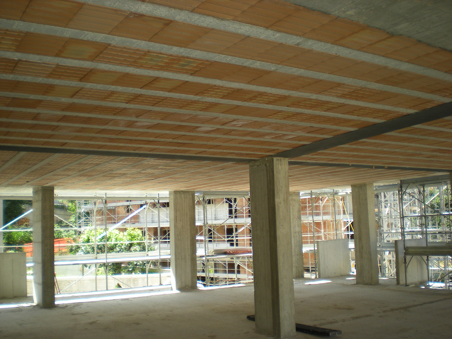 Sisteme de grinzi prefabricate din otel si beton cu planșeu din predale ...