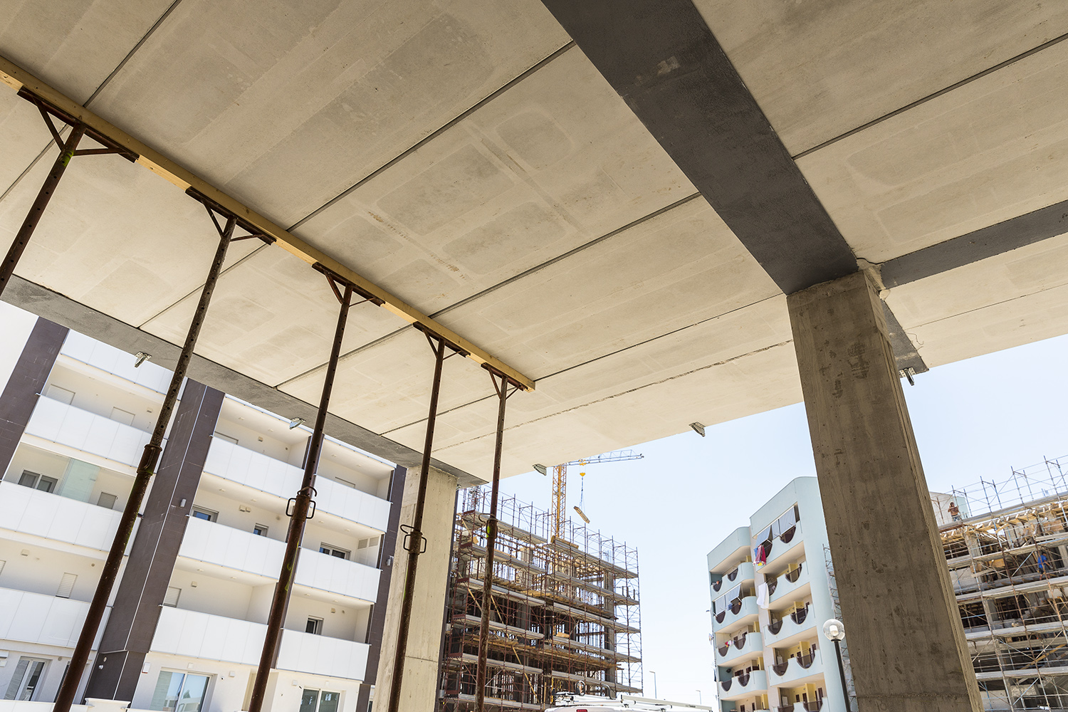 Sisteme de grinzi prefabricate din otel si beton cu planșeu din predale ...