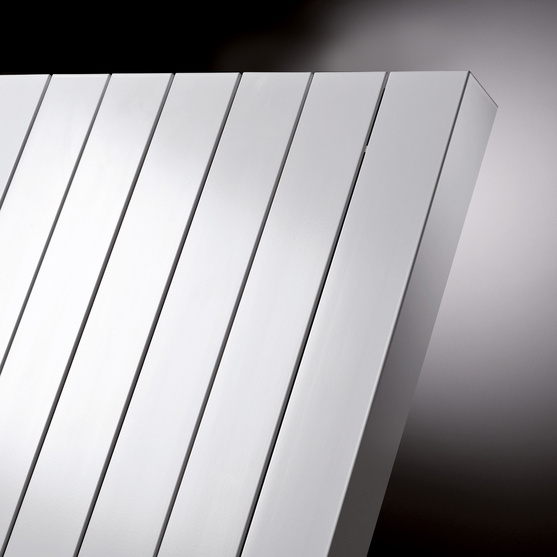 Prezentare produs Calorifer vertical decorativ din aluminiu Zaros VASCO ...