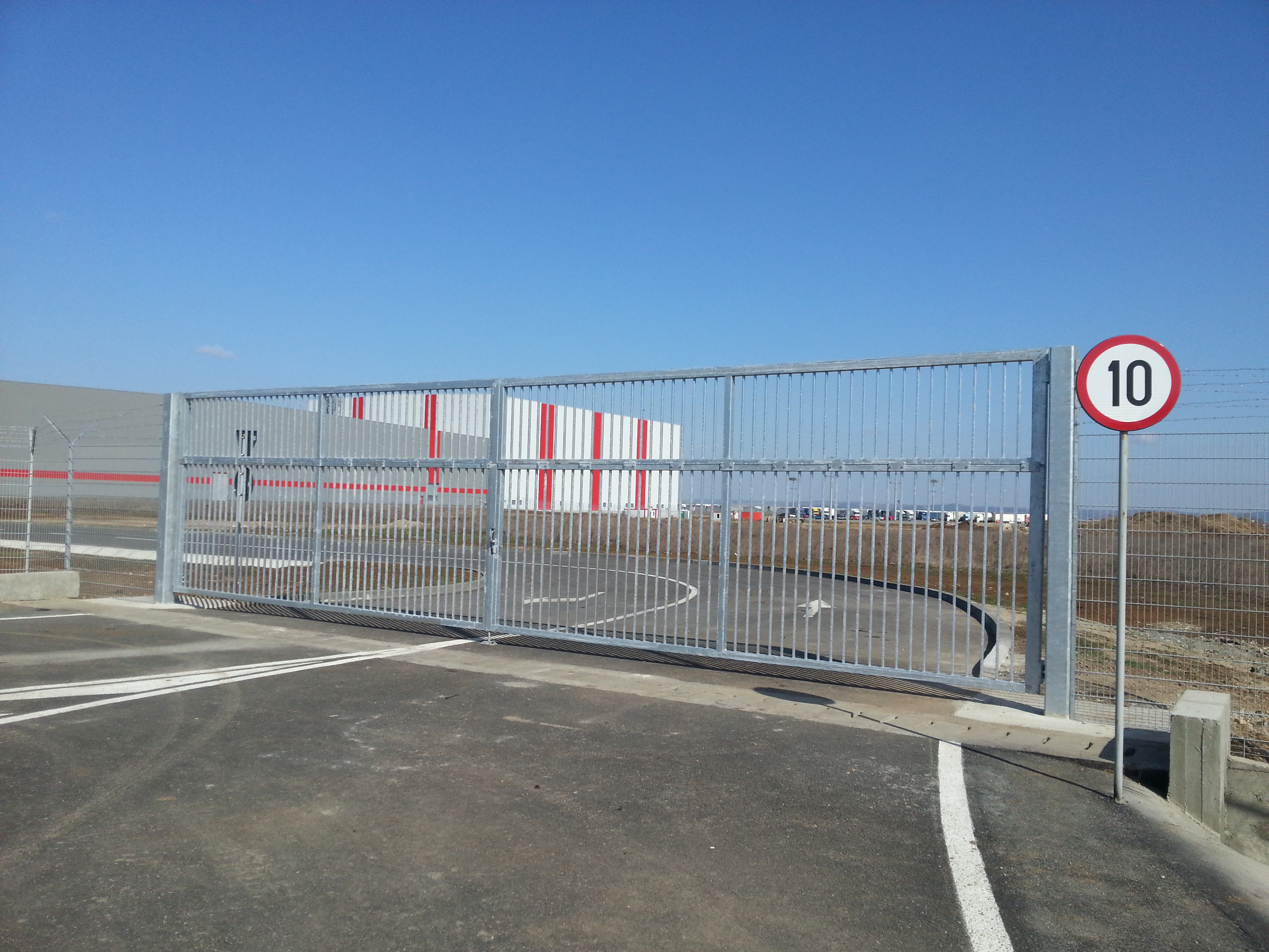 Porti de acces auto batante HERAS de la AMERICASA