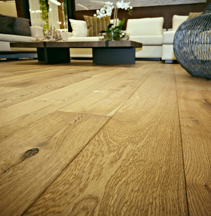 Parchet de stejar finisat de la Decolandia