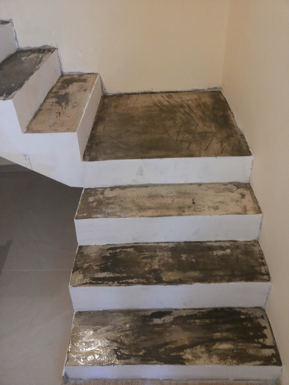 Montaj trepte cu "nas" din lemn masiv de stejar