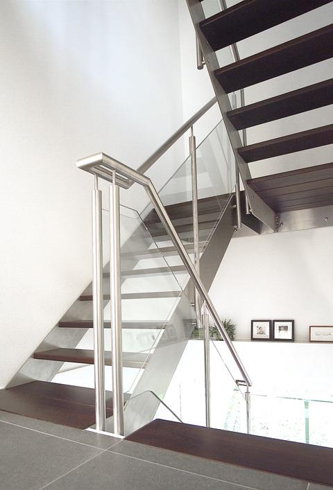 Scari interioare - Model Athen, pe structura cu vanguri metalice