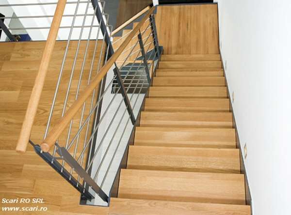 Scari interioare - Model Athen, pe structura cu vanguri metalice