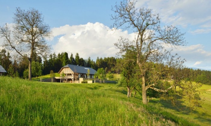 Un hambar vechi de 150 de ani a devenit o locuinţă contemporană