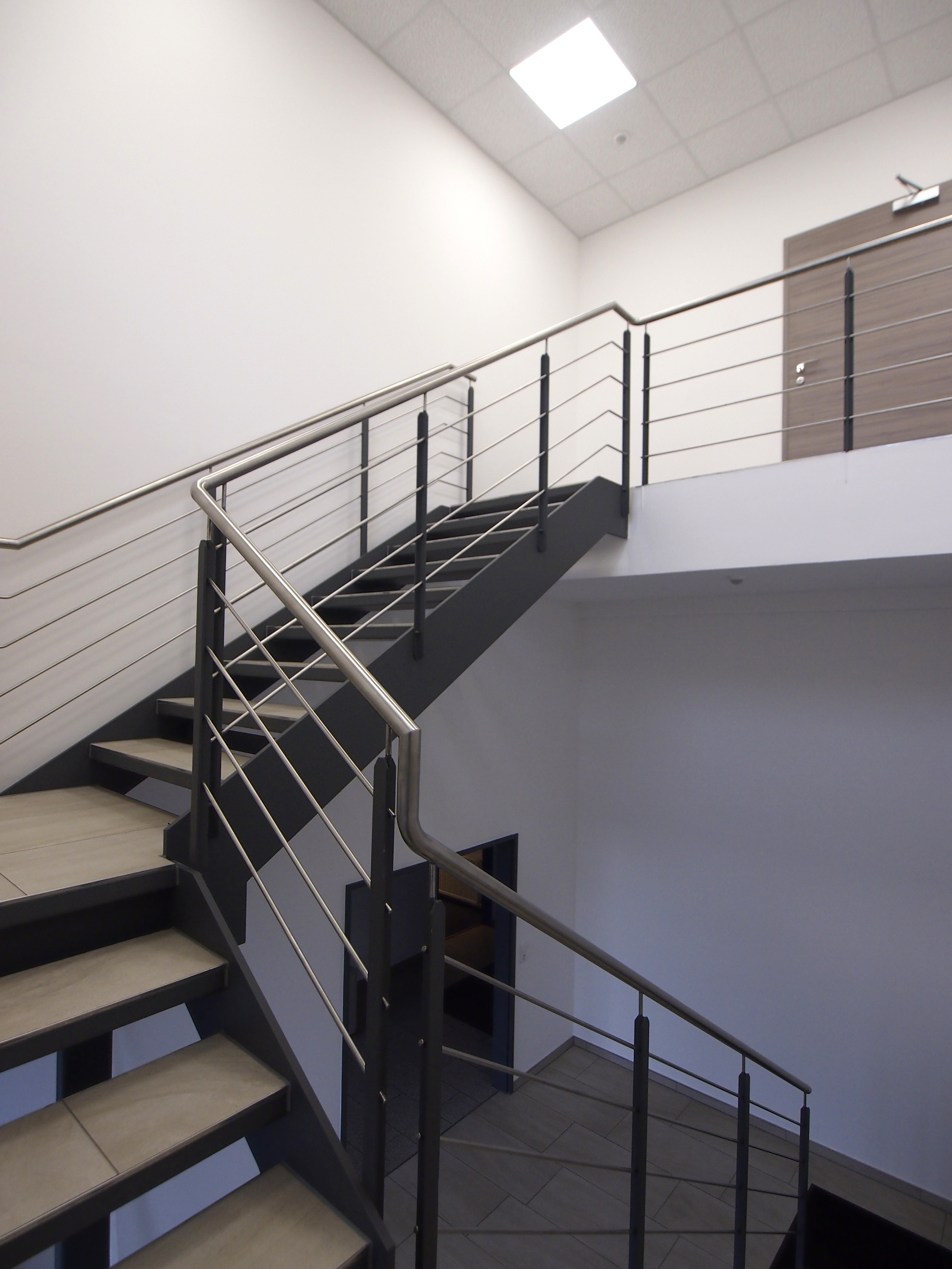 Scari interioare - Model Athen, pe structura cu vanguri metalice