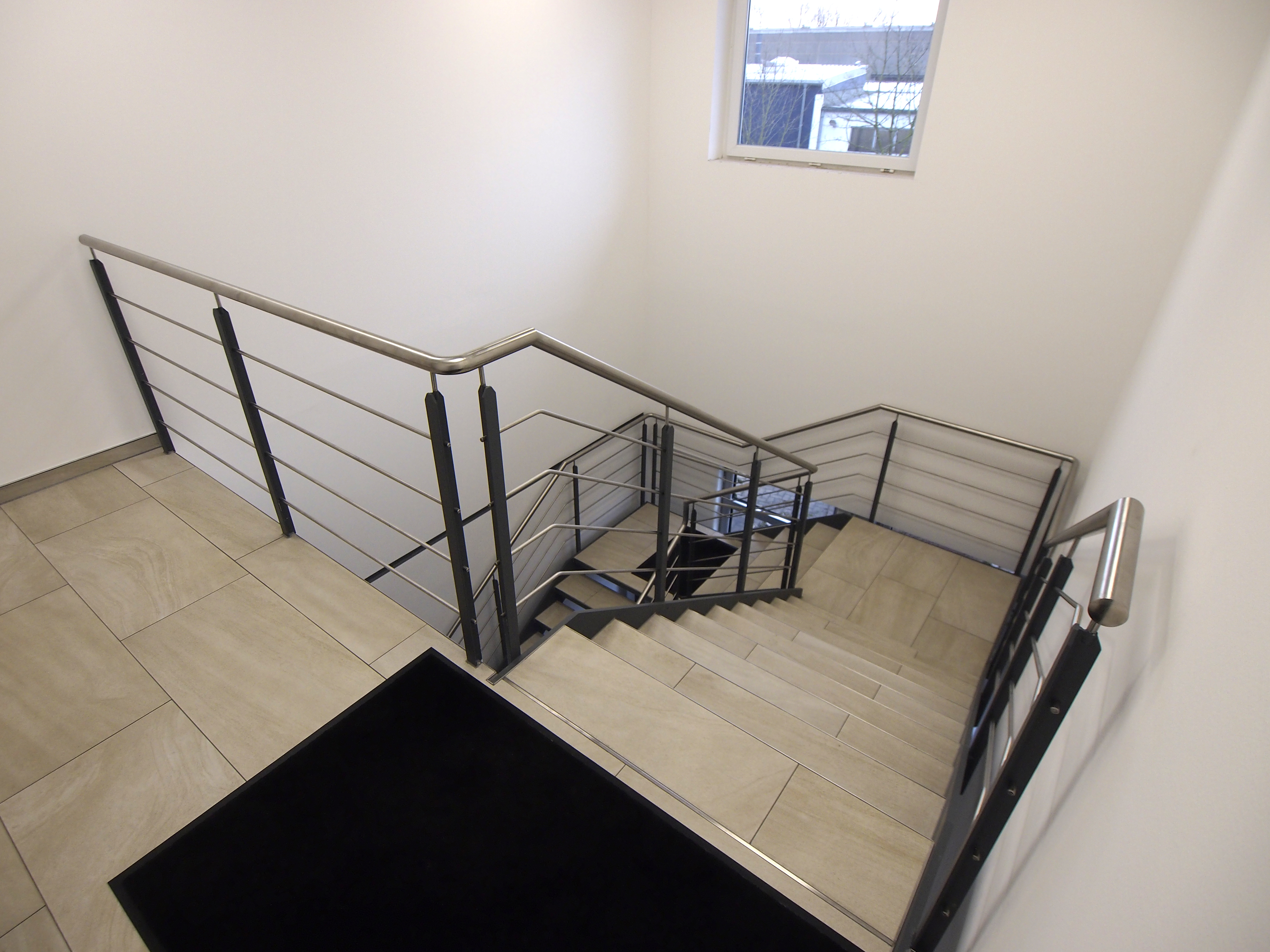 Scari interioare - Model Athen, pe structura cu vanguri metalice