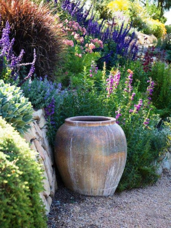 Grădina de tip mediteranean – o explozie de culori și arome