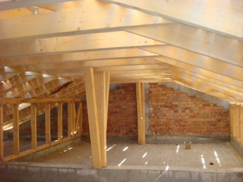 Acoperisuri case cu mansarde