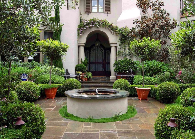 Grădina de tip mediteranean – o explozie de culori și arome