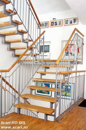 Scari interioare - Model Berlin, pe structura metalica rectangulara