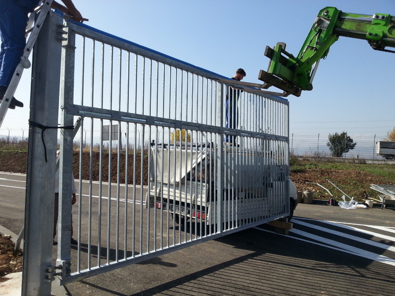 Cea mai mare poarta batanta instalata in Romania?