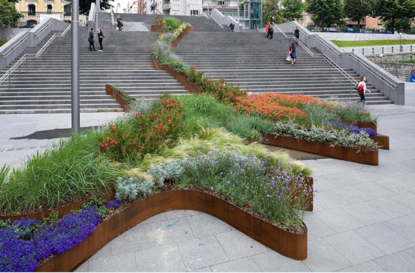 Echipa de la Balmori Associates a creat o gradina urbana temporara in ...