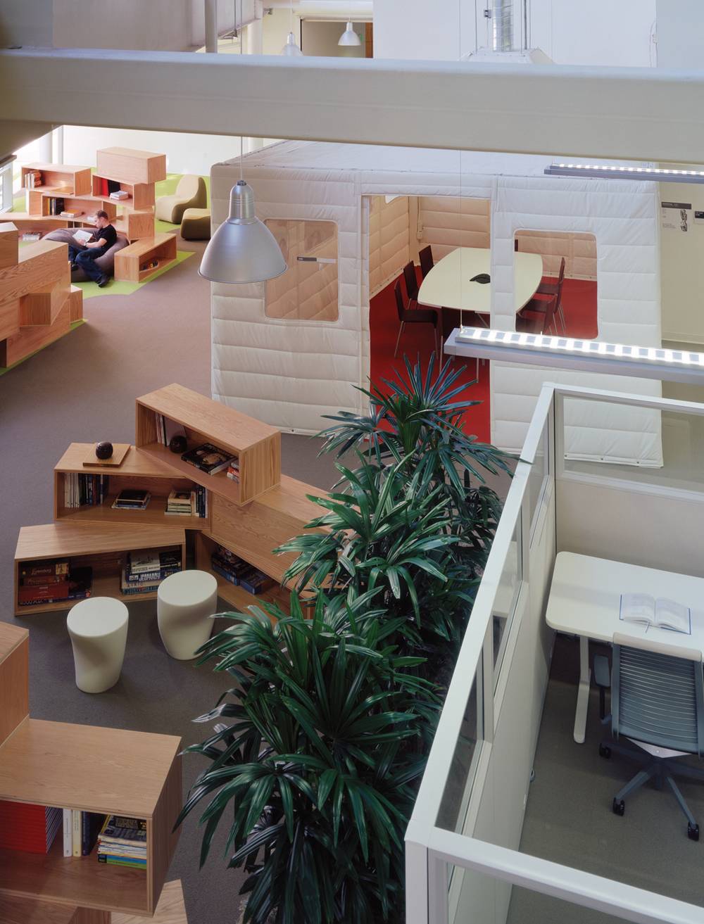 Calitatea mediului de lucru de la Google ii stimuleaza pe angajati sa ...