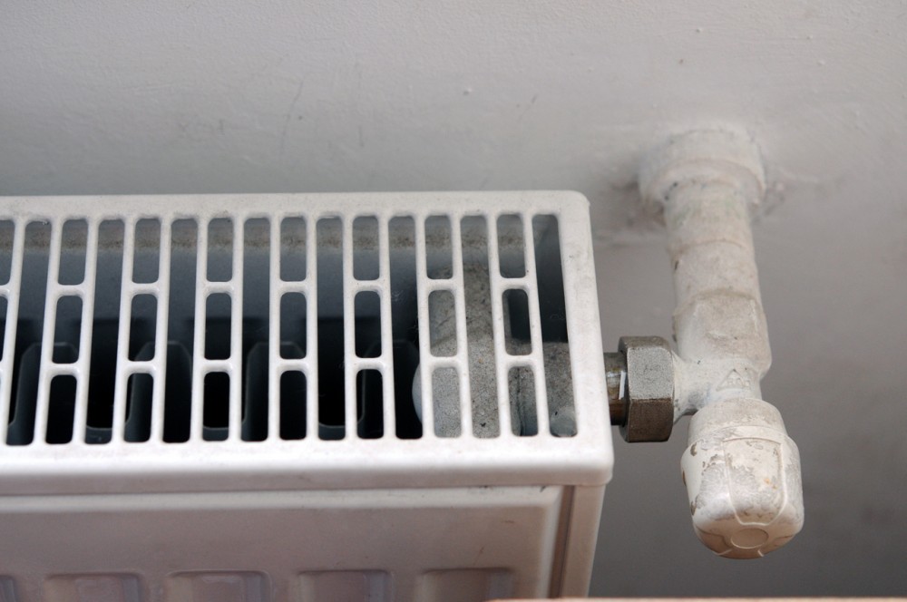 Cum se curata caloriferul de praf