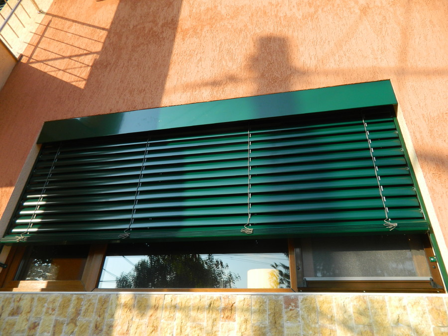 Jaluzele exterioare - gama variata de culori si modele