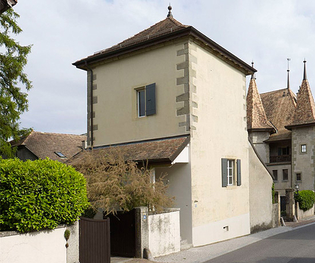 Turn datand din secolul al XVI-lea transformat in locuinta