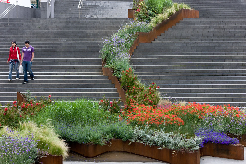 Echipa de la Balmori Associates a creat o gradina urbana temporara in ...